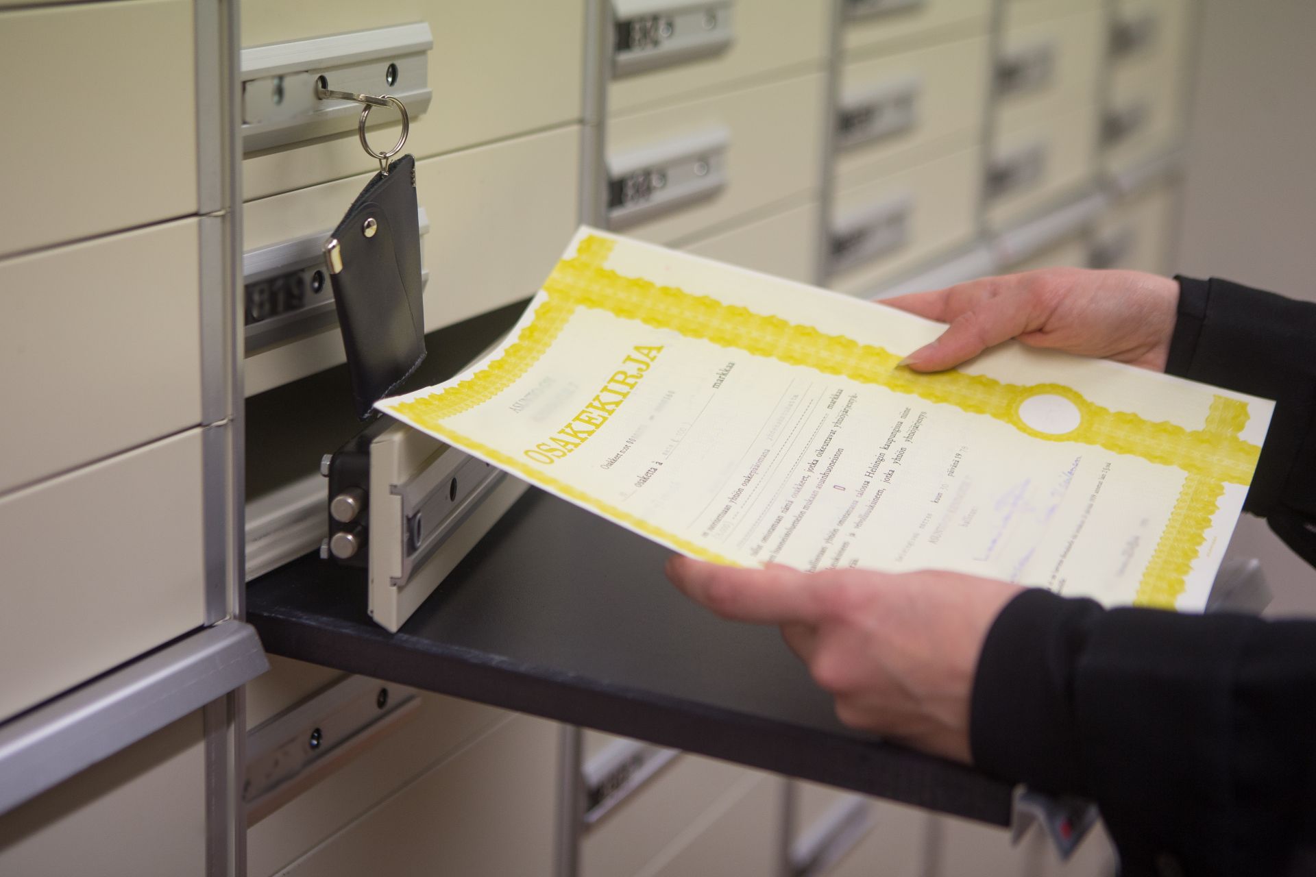 Noin 1,5 miljoonan suomalaisen osakekirjat muuttuvat sähköisiksi– mikä ...